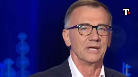 Michele Cucuzza Chi è Oggi Il Conduttore E Giornalista Back To School