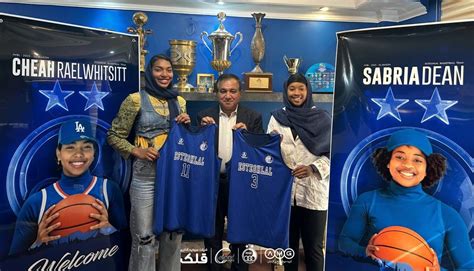 پز دادن ستاره آمریکایی تیم زنان استقلال با خوراکی‌های ایرانی