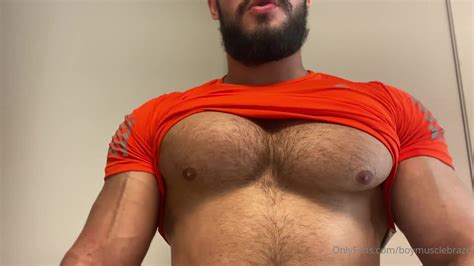 Bearded Bodybuilder Showing Off