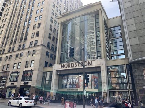 Chicago Magnificent Mile Michigan Avenue Walking Tour 57 Shops At North