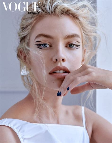Stella Maxwell Vogue Taiwan Trend Makeup Beauty Editorial