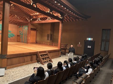 【高2】能楽体験と宝生能楽堂見学 授業 学園ニュース 神田女学園中学校高等学校