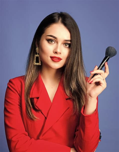 Premium Photo Sexy Woman With Professional Makeup Brush Tool Beauty And Fashion Hair Beauty