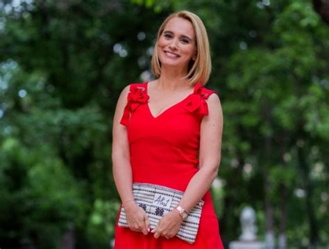 Andreea Esca Odă Pentru Cel Care A Făcut O Vedetă Când L A Cunoscut A Crezut Că E Nebun
