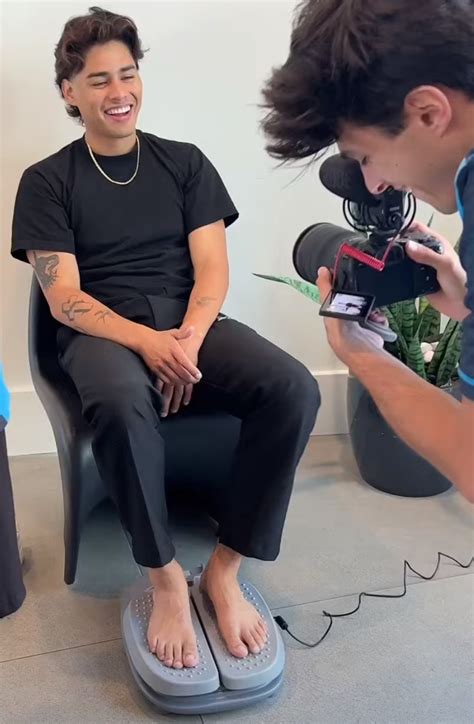 Andrew Davilas Feet