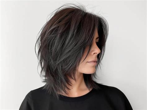 74 Most Popular Medium Length Layered Haircuts For 2025 In 2024