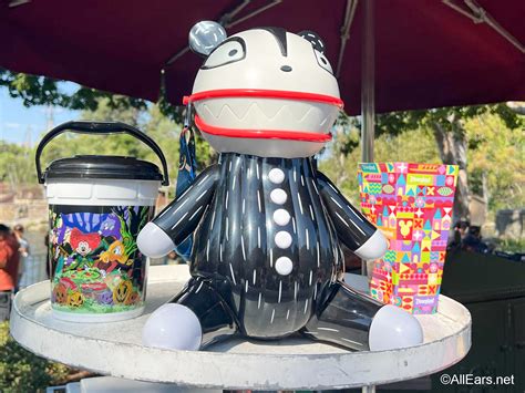 We Were Shocked At The Line To Get Disneys New Halloween Popcorn