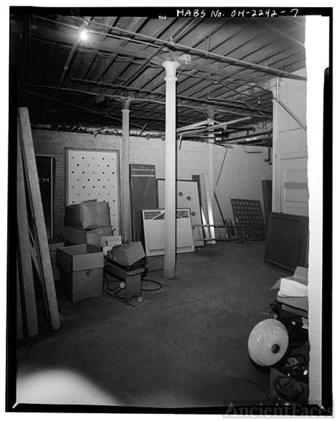 7 Interior East Wing Cast Iron Columns Oliver House