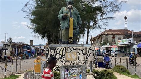 Bénin Baba Yabo Le Monument Du Rire Reportage Afrique