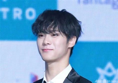 韩媒：韩男团astro成员文彬19日被发现死在家中，警方正调查死因韩媒新浪新闻