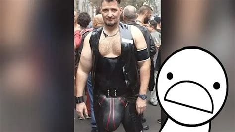 Juste Un Mec Qui Peut Plus Ken à Cause De Son Pénis De 4 3 Kg