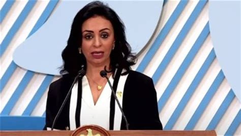 مايا مرسي عن صورة الرئيس مع إحدى الضباط صورة للتاريخ وتكافؤ فرص