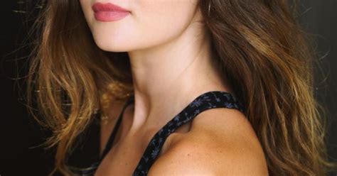 Ellodee Carpenter Tomatazos