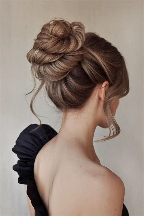Best Summer Buns Hairstyle 2025 Structured Caramel Swirl Bun Curly