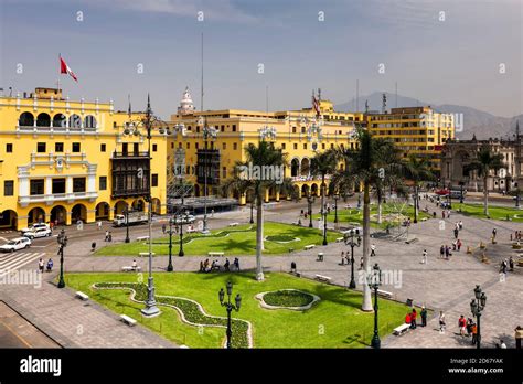 Plaza Mayor And Municipal Palace Plaza De Armas Plaza De Armas De Lima Lima Perusouth