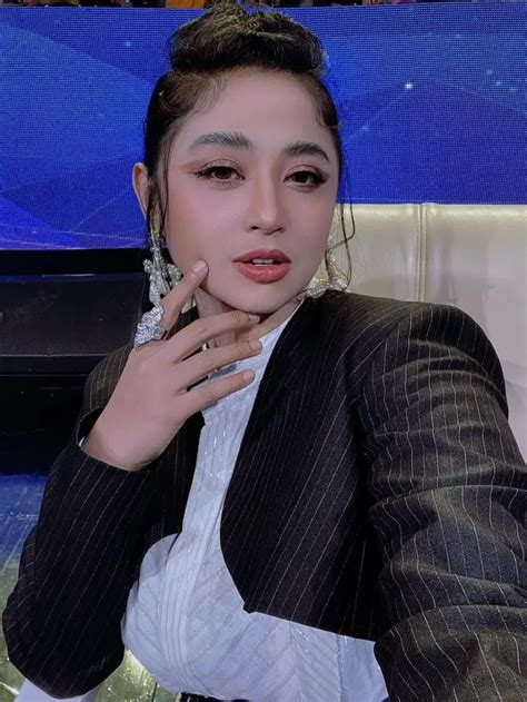 Dewi Perssik Singgung Masalah Prinsip Di Tengah Isu Lesti Kejora Cabut