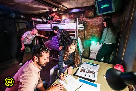 How Many People Do You Need For An Escape Room
