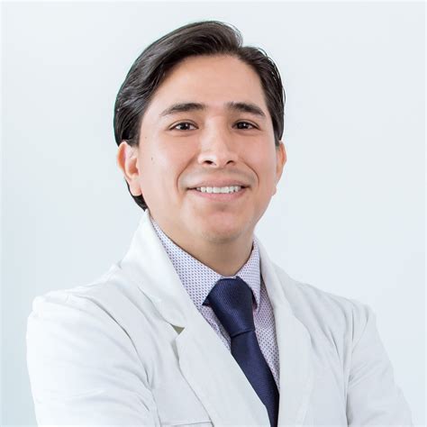 Dr César Carlos Cirujano Plástico Certificado