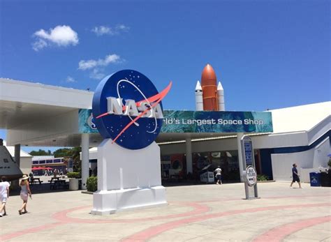 Roy D Bridges Astronaut ředitel Kennedy Space Center Databáze