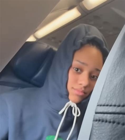Manon Being An Egg On A Airplane🥚 ️ Manon On The Airplane Video
