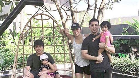 Momen Bahagia Hot Mom Olla Ramlan Dan Keluarga Foto 1