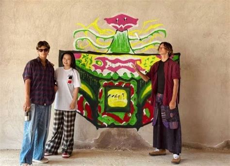 50岁龚琳娜晒照为小儿子庆生，母子似姐弟大儿子酷似元彬 360娱乐，你开心就好