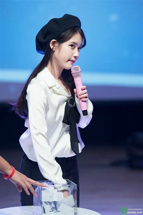 Iu Lee Ji Eun에 있는 𝐍𝐞𝐧𝐝 𝐭𝐢s 𝐥𝐨𝐯𝐢𝐨𝐧님의 핀 패션 스타일 사랑
