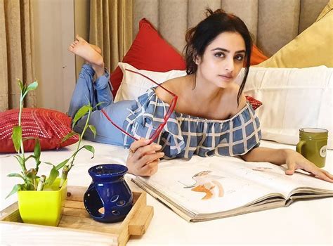 Madirakshi Mundles Feet