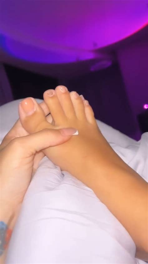Malu Trevejos Feet