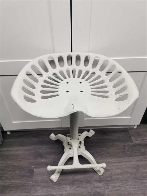 Best Rustic Tractor Stool For Sale In Clarington Ontario For 2024