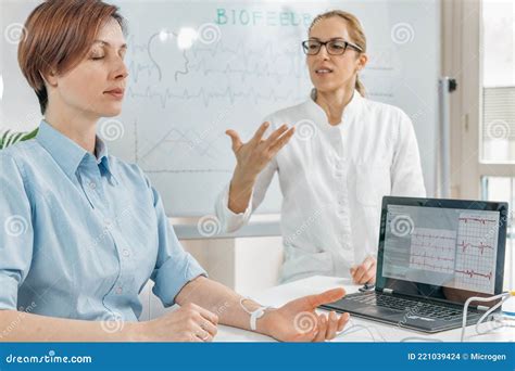 Respiratory Biofeedback Training Biofeedback Therapist Monitoring