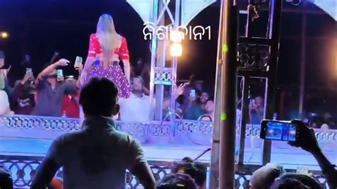 Nisha Maharana Odia Jatra Hot Items Girl Showing Her Boobs In Public