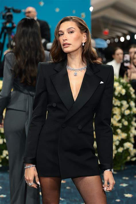 Hailey Bieber Comparte Nueva Foto De Tierno Bebé Jack Blues A Los 9