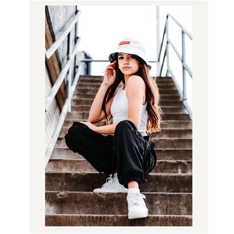 Ella Larché Ella Larche • Instagram Photos And Videos