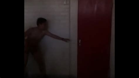 Chico Le Mete La Pishula A Su Amigo Mientras El Otro Le Pega Con Una Silla Xnxx Com