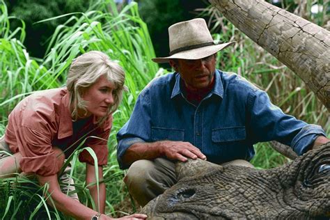 Jurassic Park Stars Sam Neill And Laura Dern Stunned By 20 Year Age Gap