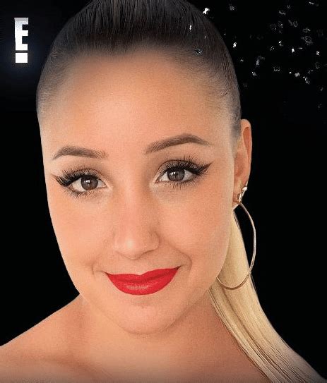 Léane Marts Sacrée Social Star France 2022 Aux Peoples Choice Awards