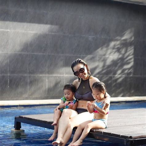 8 Potret Moa Lee Jeong Hoons Wife Taking Care Of Their Beautiful