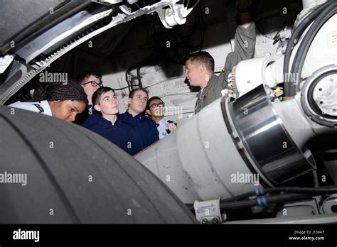 Air Force Loadmaster Provides Jrotc Cadets A Tour Of The C 17