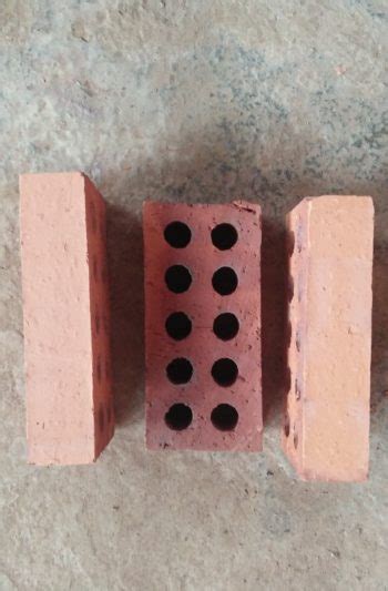 Bata Expose Lubang Bulat 10