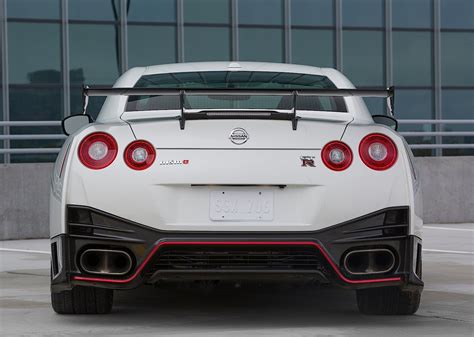 Nissan Gt R R35 Nismo Specs Performance And Photos 2014 2015 2016