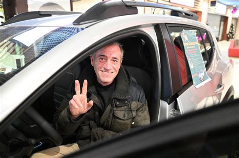 Le Creusot Benoît Chollet Sest Vu Remettre Les Clefs De La Voiture Quil A Gagnée Au Centre