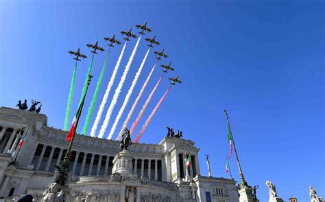 Frecce Tricolori Al Sud Bari Catanzaro E Napoli Quando E Come Vederle