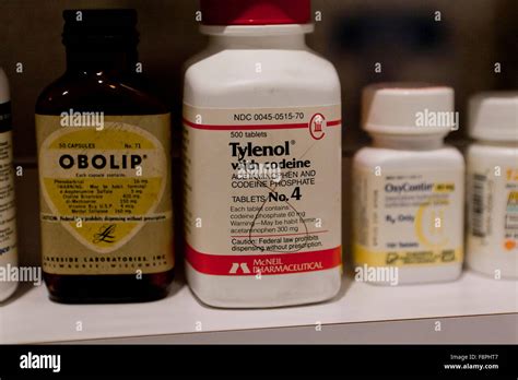 Tylenol Mit Codeintabletten Fotos Und Bildmaterial In Hoher Auflösung