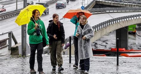 Dnes Radšej Ostaňte Doma Dážď Berie Slovensko útokom Teploty Spadnú A