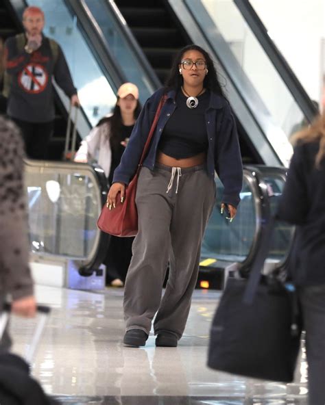 Sasha Obama Arrives In Los Angeles 04 02 2024 Hawtcelebs