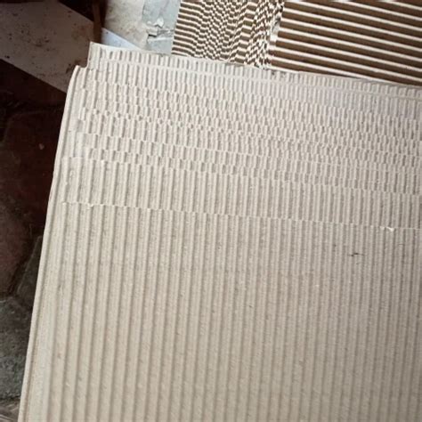 Plain Corrugated Cardboard Sheet 32 Millimeter Thickness Brown