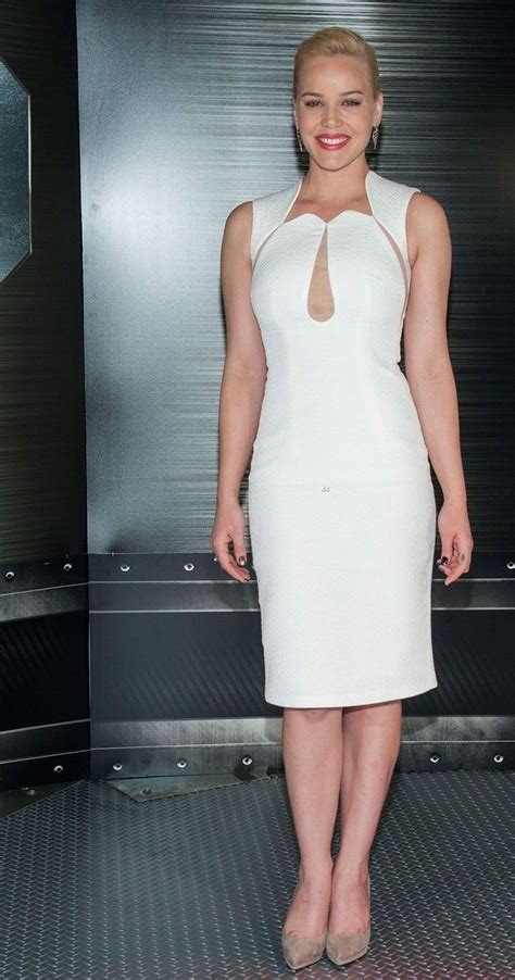 Abbie Cornish Na Estreia De Robocop Em La 220114 Unique White