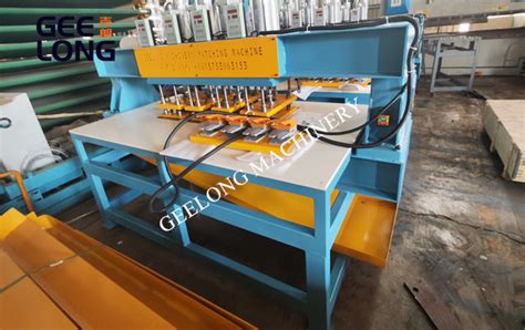 China 4 Moulds Veneer Patching Machine R3 Geelong Plywood Machine