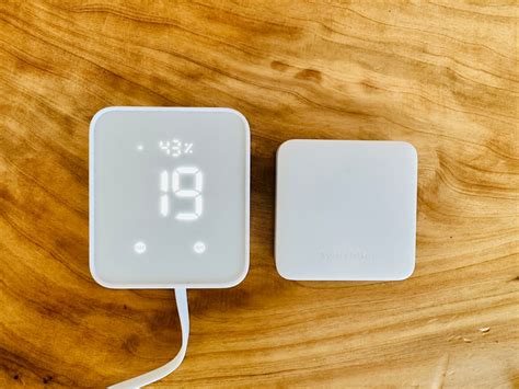 Switch Bot ハブ2 レビュー。ハブミニとの違いを比較。モニターライトの無線リモコンに使ってみた。 ガジェスペ